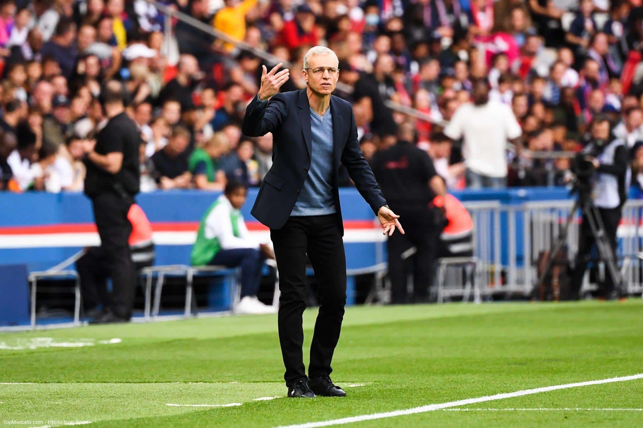 Ligue 1 : un entraîneur limogé fracasse son ancien club - Unalive Ligue 1 : un entraîneur limogé fracasse son ancien club - Unalive